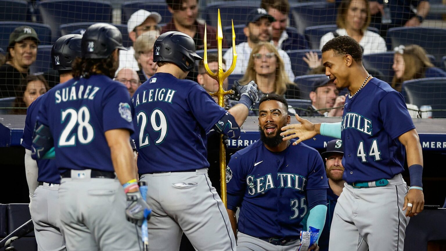 Baseball: The City That Never Sweeps: Mariners Salvage Finale with ...