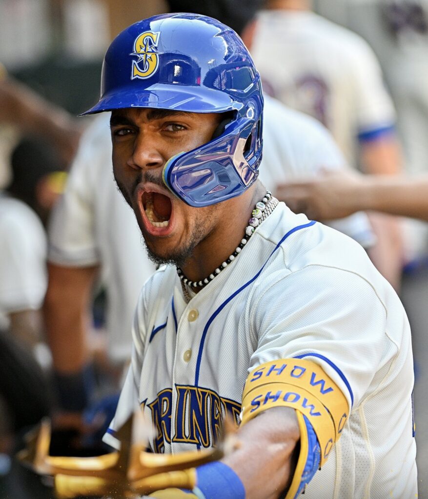 Baseball: Mariners Sweep Royals, Take Over Sole Possession of 1st Place ...