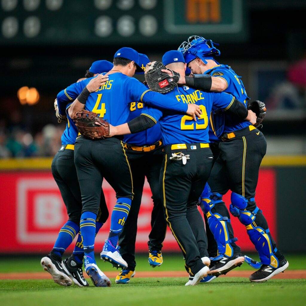 Baseball: Mariners Roll Into Final Weekend by Blowing Out Rangers - Eli ...