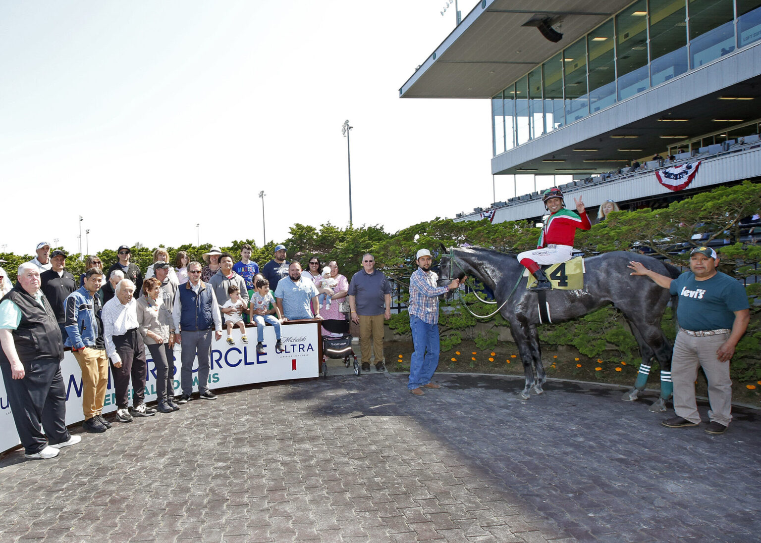 Emerald Downs: Aloha Breeze shows she's still the one to beat; Alex ...