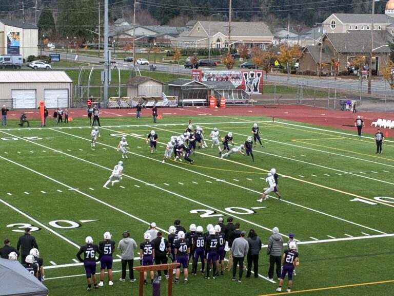 Sumner Semifinal Downs Glacier Peak in True Team Effort - Eli Sports ...